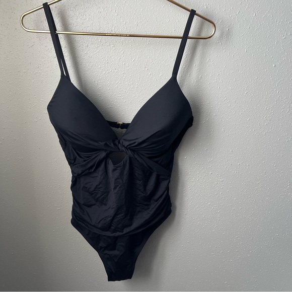 La Blanca | Swim | La Blanca Twist Front Keyhole One Piece Swimsuit ...